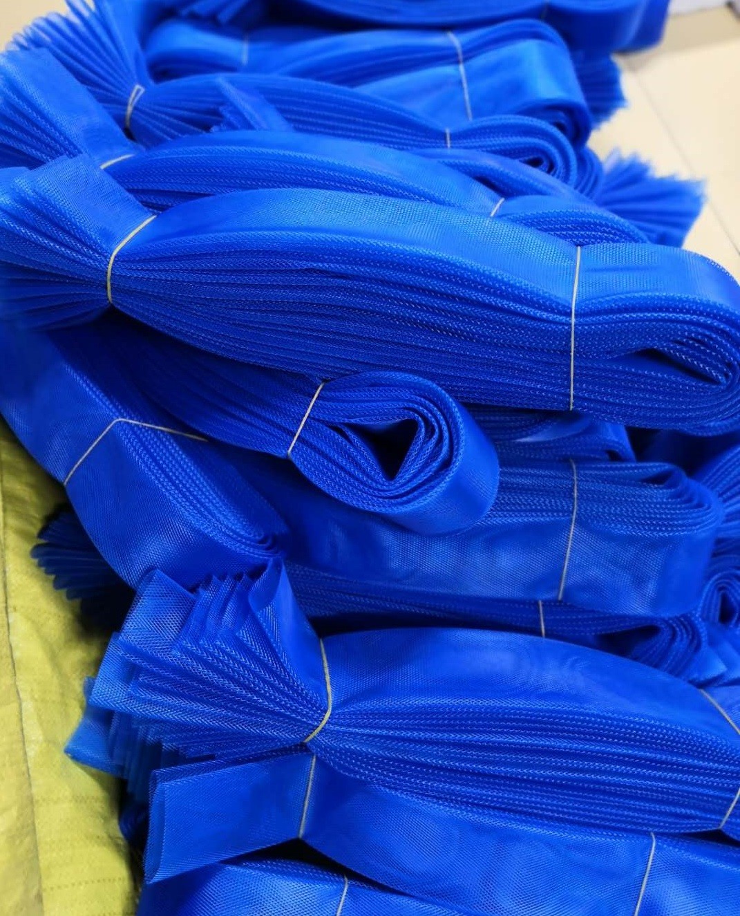 70 Mesh Protective Netting Sleeve Blue Color High Flexibility For Metal ...